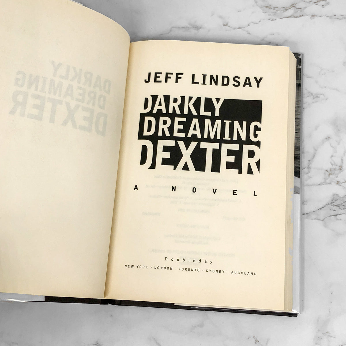 Darkly Dreaming Dexter by Jeff Lindsay [2004 HARDCOVER]